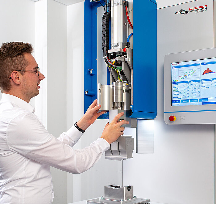 HiQ - Ultrasonic Welding Machine | Herrmann Ultraschall